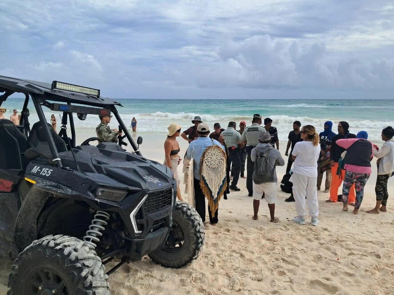 Rescata la Marina a 12 balseros cubanos en costas de Tulum